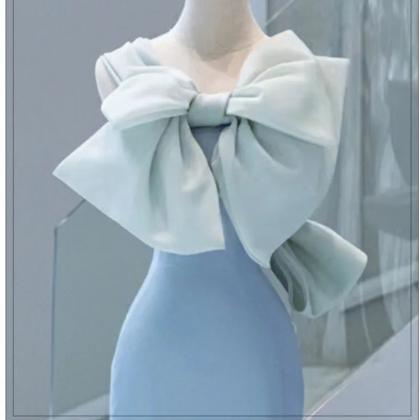 Sleek Blue Gown With Statement Bow on Luulla