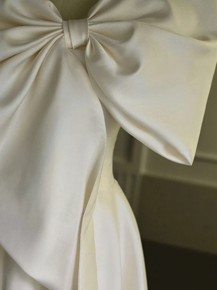 Satin Gown With Dramatic Bow And Train on Luulla