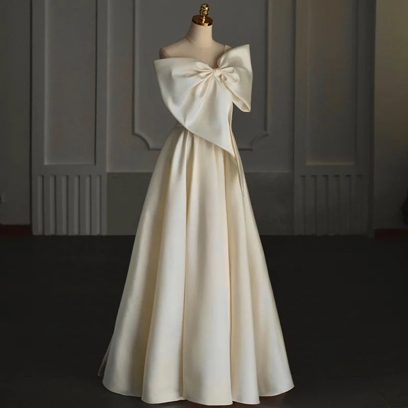 Satin Gown With Dramatic Bow And Train on Luulla