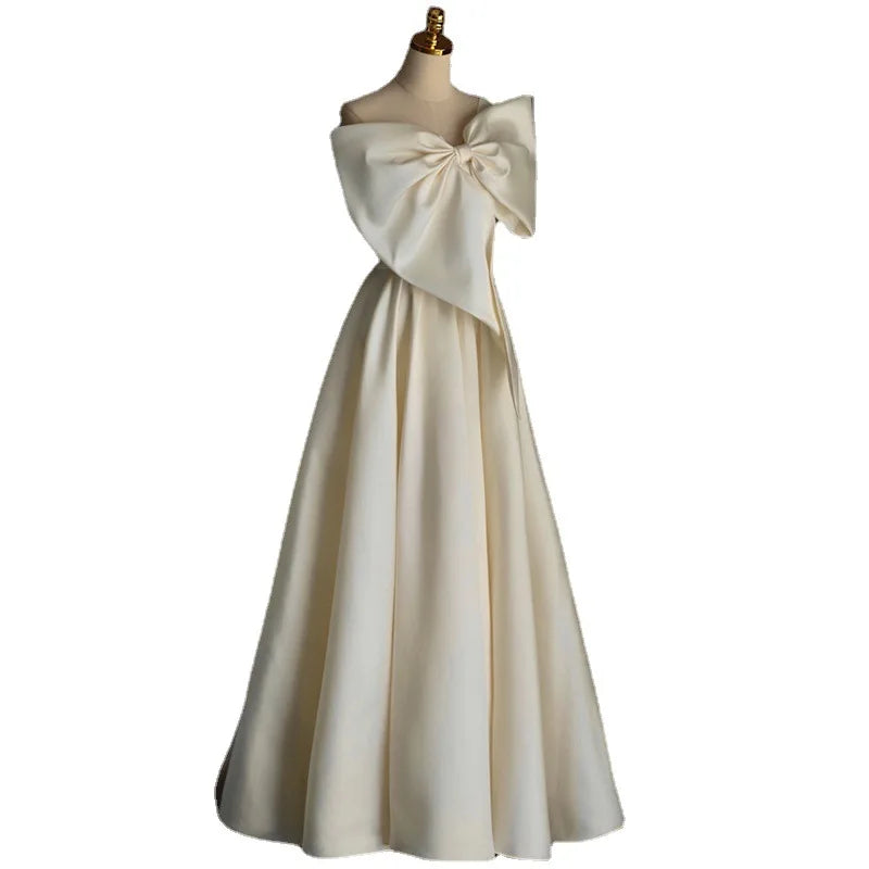 Satin Gown With Dramatic Bow And Train on Luulla
